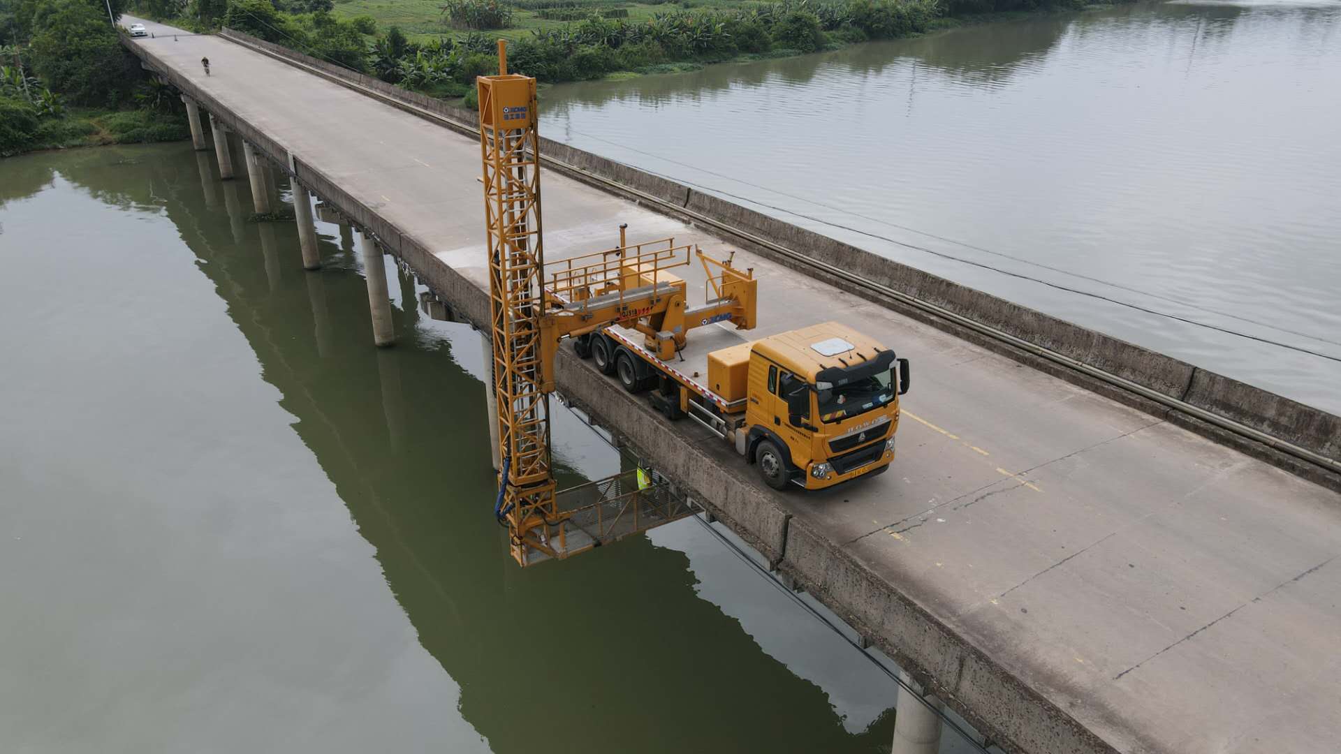 Bridge Inspection Trucks: Types, Features, and Applications