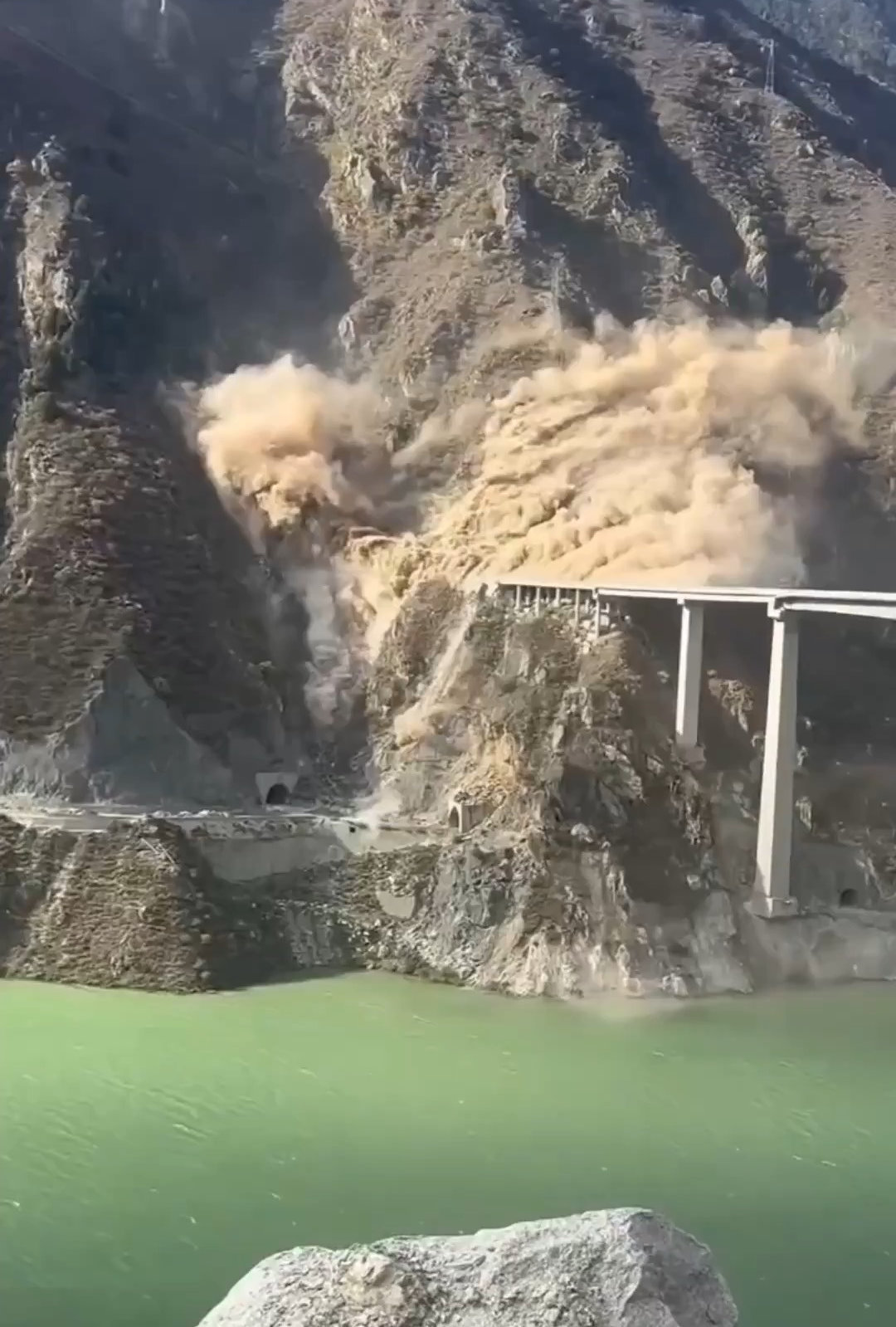 Underground Gas Eruption Linked to Sichuan Bridge Collapse