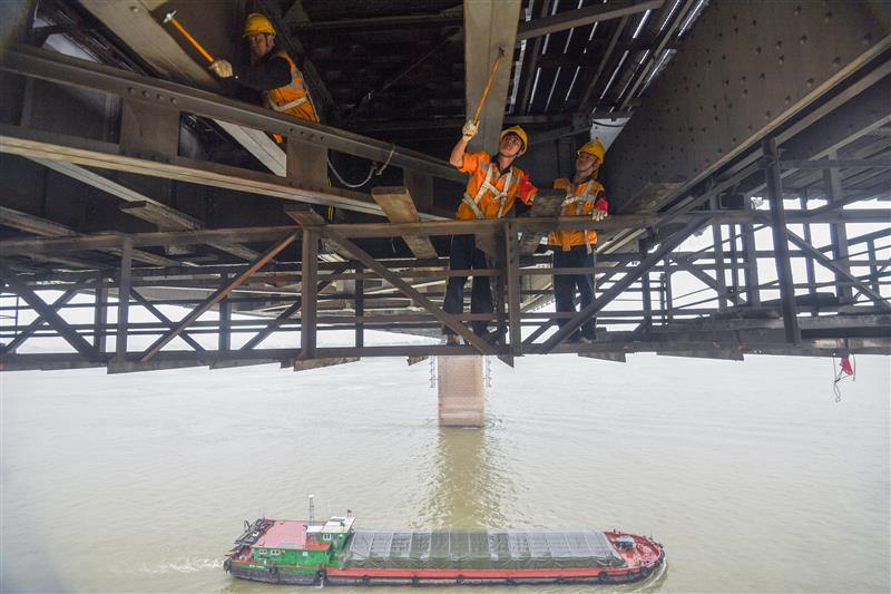 Steel Structure Bridge Inspection and Maintenance