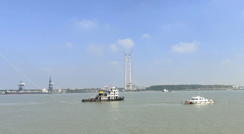 How Suspension Bridges Span Wide Rivers and Deep Canyons